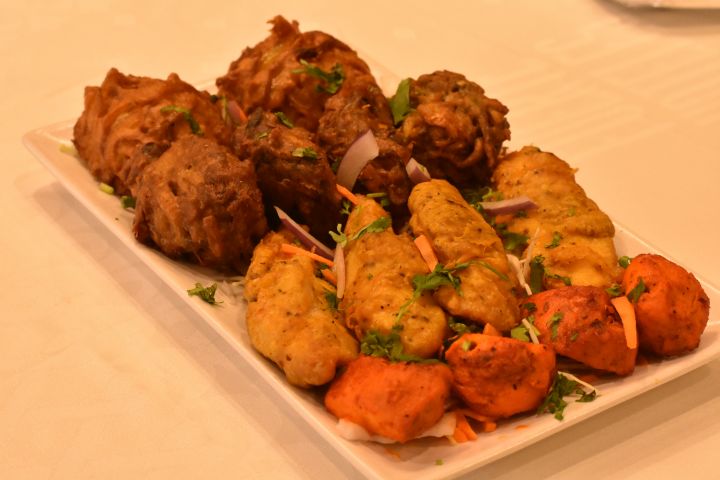 Baji de cebolla, murg tikka, punjabi pakora y purg pakora ...